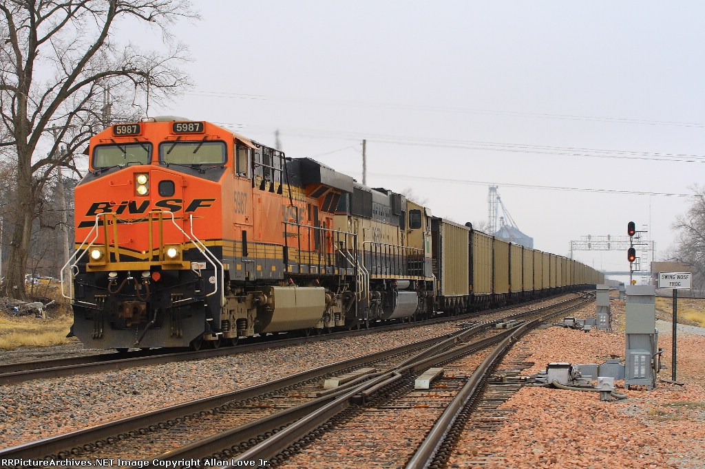 BNSF 5987 east